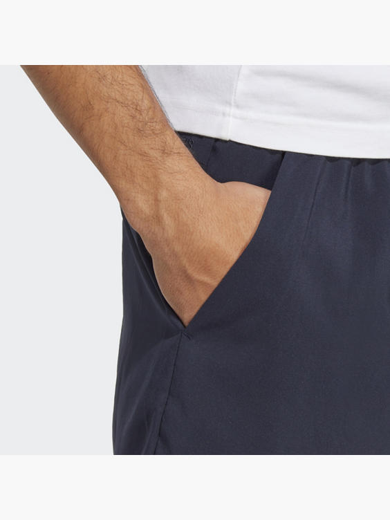 (adidas) AEROREADY Essentials Chelsea Linear Logo Shorts in blau ...